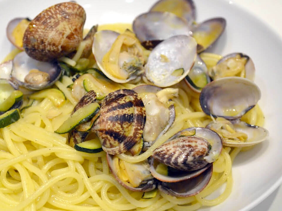 Linguine vongole lupino e zucchine - Orapesce